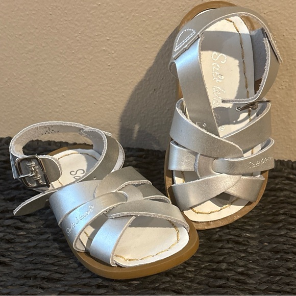 Salt Water Sandals by Hoy | Shoes | Hoy Salt Water Girls Matte Silver ...